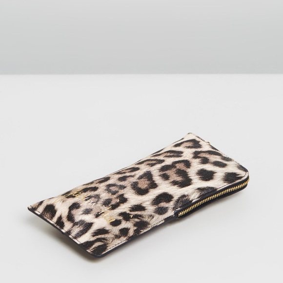 Quay Australia | Accessories | Quay Leopard Sunglass Case | Poshmark